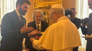Al Pacino Meets Pope Leo XIV at the Vatican in Historic Union of Cinema ...